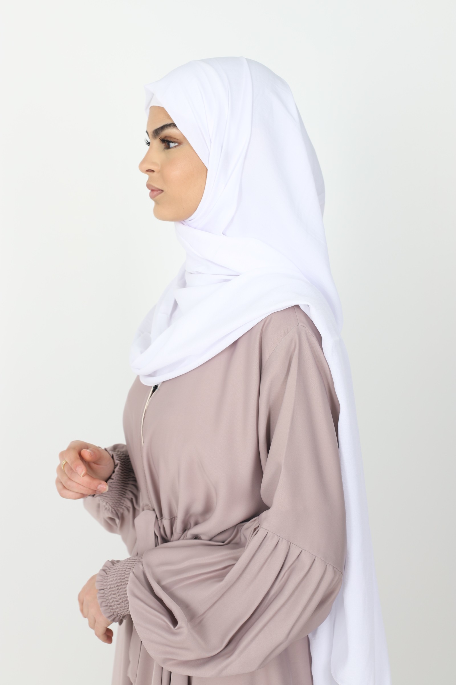 Cheap Muslim woman hijab in jazz fabric for everyday life